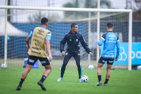 GrÊmio Treina Com Foco Nas Jogadas De Bola Parada Rádio Cachoeira