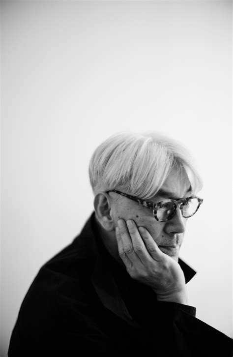 坂本龍一著ぼくはあと何回満月を見るだろうに生前の日記を交えて綴られた特別原稿を収録 Musicman