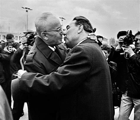 Todos os líderes mundiais que resistiram ou não aos beijos de Brejnev