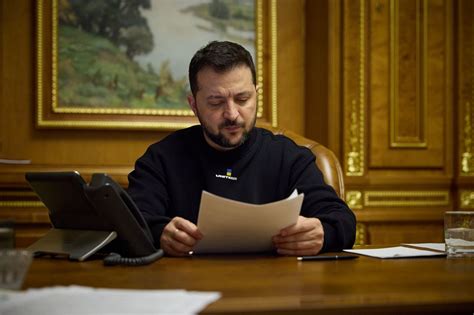 Зеленский ввёл санкции против 37 физических лиц и более 200 компаний