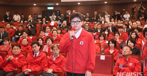 여 총선 출구조사 결과 충격적개표 끝까지 지켜봐야