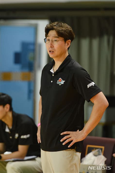 여자농구 Kb국민은행 김완수 감독·fa 강이슬 동반 영입 다음뉴스