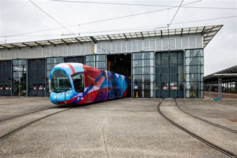 Lyon Une Nouvelle Rame Street Art Sur Le Réseau Tcl