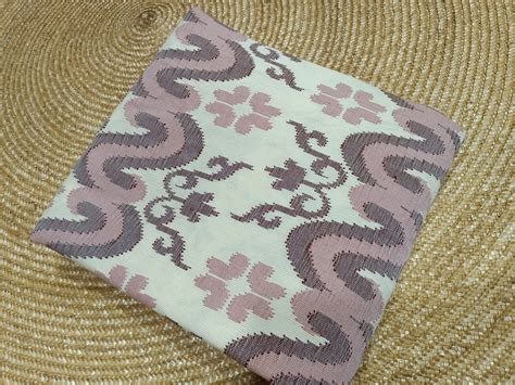 ချည်ခင် လွန်းရာကျော်ချည်ချိတ်ပြည့်ပိုးစစ်လေးအတိုင်းခတ်ထား