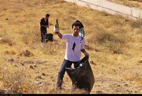 پاک سازي کوه گاوازنگ زنجان به دست علاقه مندان محيط زيست ایرنا