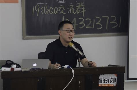 【传媒】举办“助力四六级 交满意答卷”四六级考前押题讲座活动