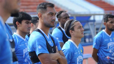 Manajemen Buka Pintu Klub Yang Minati Pemain Persib