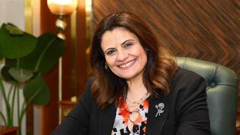 وزيرة الهجرة تستعرض تقريرا حول توصيات مؤتمر المصريين في الخارج الوطن