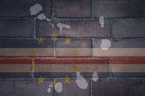 旧砖墙上的佛得角地图和佛得角国旗 库存照片 图片 包括有 海角 符号 冒险家 红色 城市 油漆 297986216