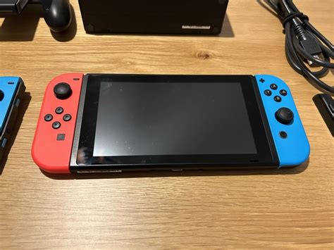 Nintendo Switch mit zusätzlichem Joycon | Kaufen auf Ricardo