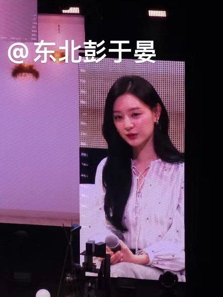 더쿠 김지원 머리 스타일 따라 분위기가 확확 바뀐다 ㅋㅋㅋ