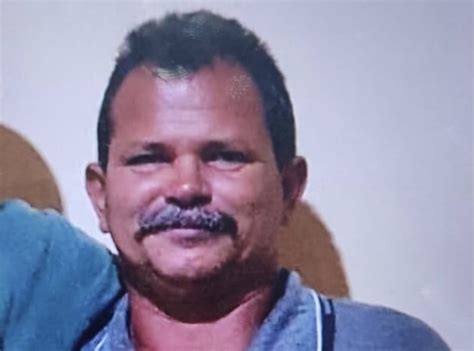 Homem é morto tiro na cabeça enquanto pilotava motocicleta no