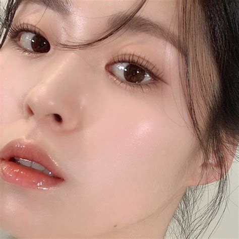 扁臉也能有精緻五官！化妝師輪廓感高光提亮技巧，顯瘦拉提有感、搭配腮紅更減齡顯嫩