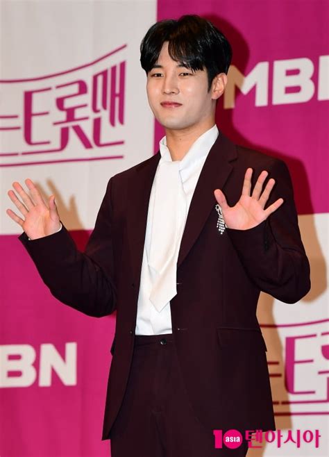 Ten 포토 김중연 많은 응원 부탁드려요불타는 트롯맨 텐아시아