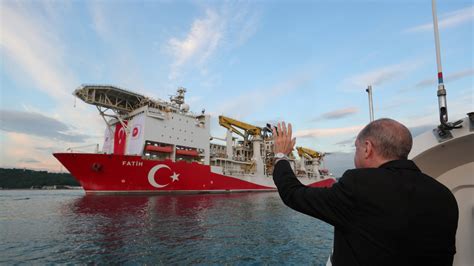 Madaxweynaha Turkiga Oo La Filayo Inuu Sagootiyo Markab Shidaal Baaris