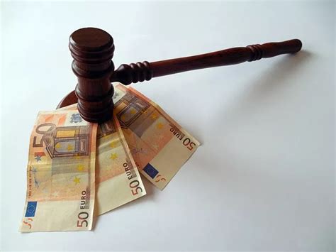 Kad su tužioci i sudije rupe u zakonu onda je država na kursu za ambis
