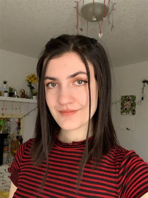 Post Haircut Who Am I My Hair Is Naturally Kinda Curly Too This Pic