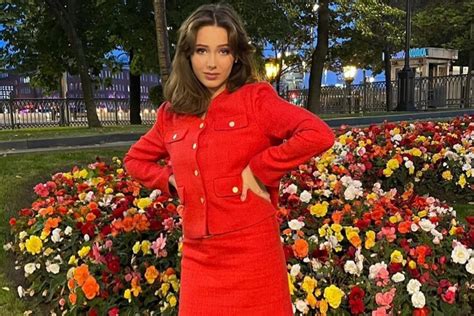 Совсем взрослая дочь Началовой призналась когда съедет от бабушки и дедушки Вокруг ТВ