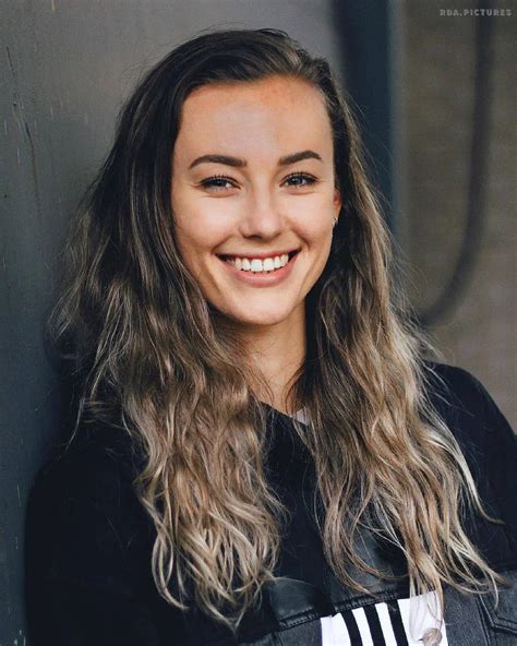 Nadine Visser Hurdles Scrolller