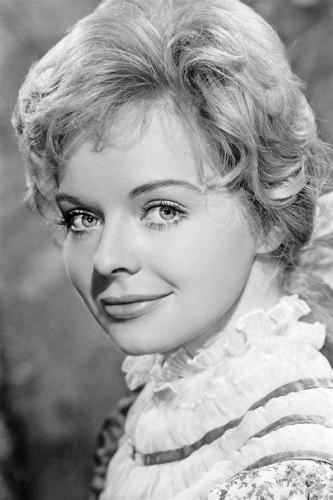 Susannah York About Entertainmentie
