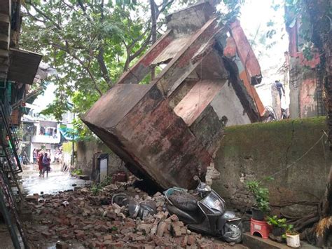 Mumbai Three Dead In Building Collapse In Kurla Slum Mumbai News