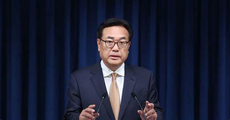 채상병 특검 재의요구안 등 현안 브리핑하는 정진석 비서실장