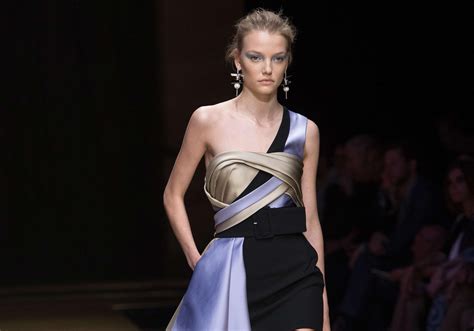Défilé Atelier Versace Haute Couture Automne Hiver 2016 2017 Paris Elle