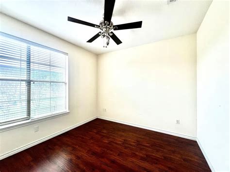2106 Azure Pointe Richardson Tx 75080 ®