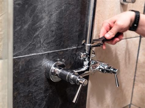 Cambia el vástago de tu regadera como un profesional MN Home Center