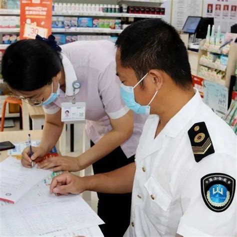 【疫情防控】县卫生健康综合行政执法队开展消毒产品专项监督检查经营单位查验