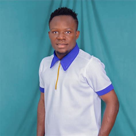 Kofi Job The Contractor Sprays 200cedis Note On Koo While Doing