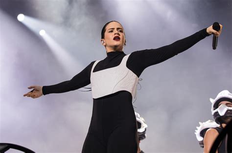 Rosalía Ofrece Un Concierto Gratuito En El Famoso Zócalo De La Ciudad