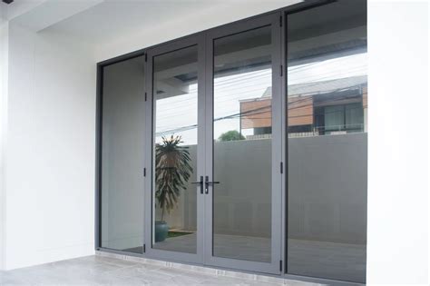 ทำความรู้จักประตูบานเปิดแบบประตูกระจกอลูมิเนียม