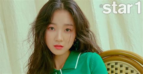배우 김혜윤 러블리 화보 공개 예서와 달리 공부보다 친구가 좋아요