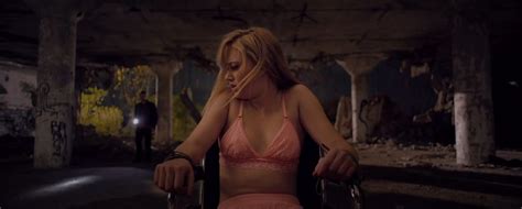 It Follows Ending Explained What Is It Are Jay Paul And Greg