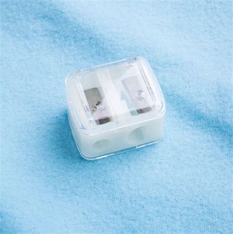 Точилка для косметических карандашей точилка косметическая с двойными отверстиями цвет белый