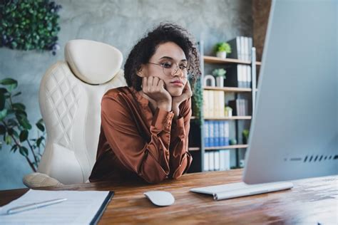 8 Confident Introvert Behaviors That Might Confuse People But Actually