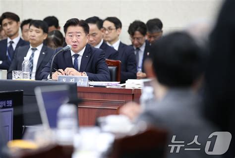 국감 답변하는 오영훈 제주지사 뉴스1