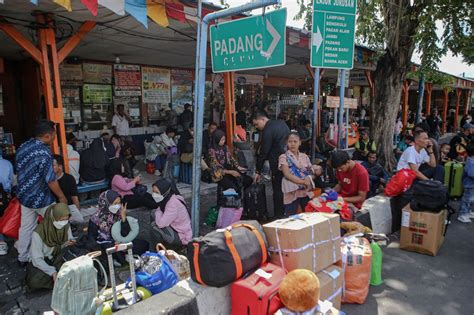 FOTO Mudik Awal Di Terminal Kalideres