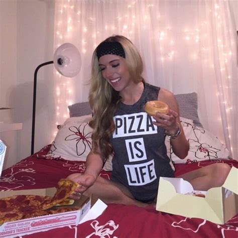 Cute Girls And Hot Pizza 32 Pics