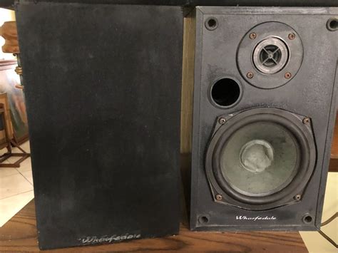 Two Vintage Bookshelf Speakers Audio Soundbars Speakers And Amplifiers