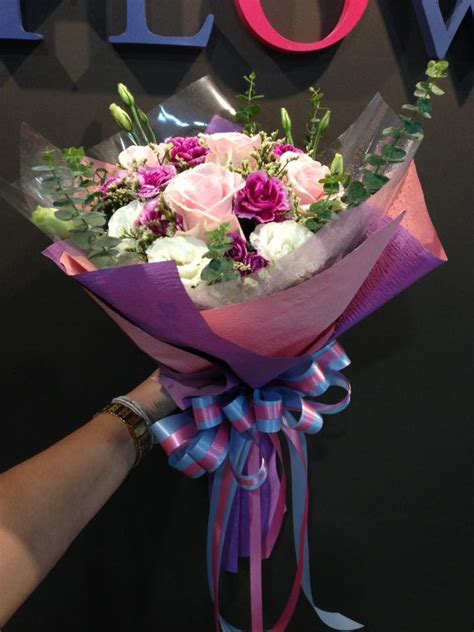 บริการ จัด ส่ง ช่อดอกไม้ กระเช้าดอกไม้ ร้าน Love Flower