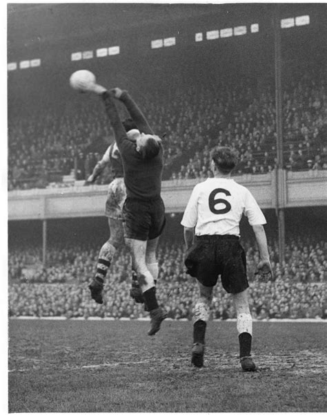 Ron Baynham Hatters Heritage A History Of Luton Town Fc