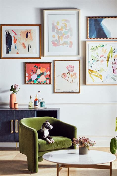 Интерьер квартиры в светлых тонах в современном стиле фото дизайна Wall Art Living Room