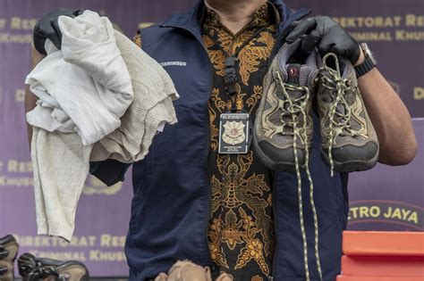 FOTO Pengungkapan Kasus Penyelundupan Barang Bekas Dan Ilegal