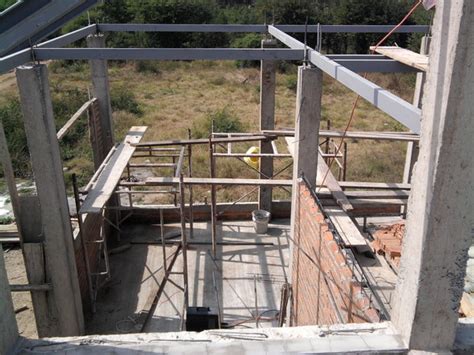 ทำโครงหลังคาชั้นลอยและเทพื้นชั้น 2