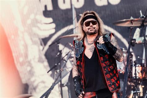 Who Is Vince Neil Motley Crue Rockstar Owns Plane Involved In