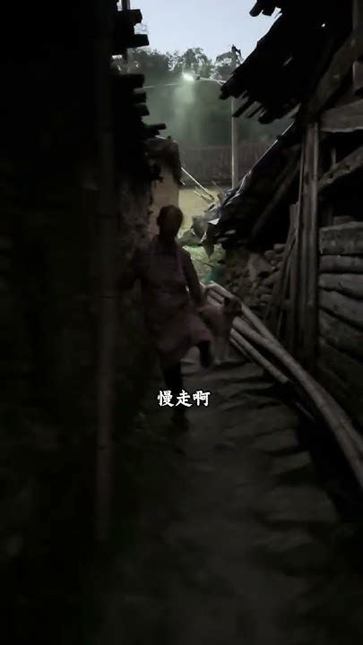 世界很大，能做的并不多，自己的爱太微小！前段时间去看望这位特殊的孩子，给了一些钱，当时心里很难过，答应给孩子买一双37码的运动鞋，鞋已买好，明天给他送去，希望有一天，这个孩子变得越来越好，也