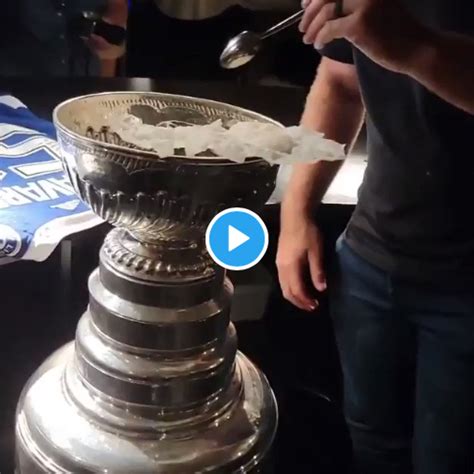 Hockey30 David Savard A Plus De Classe Que Mathieu Joseph Et Yanni