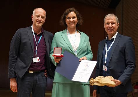Pd Dr Hanna Mari Baldauf Mit Der Gertrude Und Werner Henle Medaille Der Gfv Ausgezeichnet Max